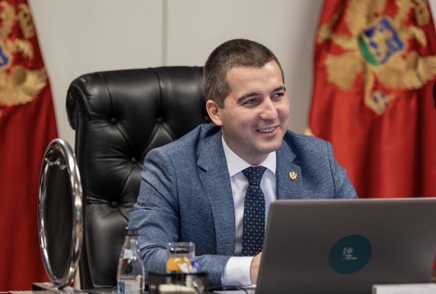 Bečić: Umjesto ponižavajućih plata i penzija, svjedočimo prosječnoj ...